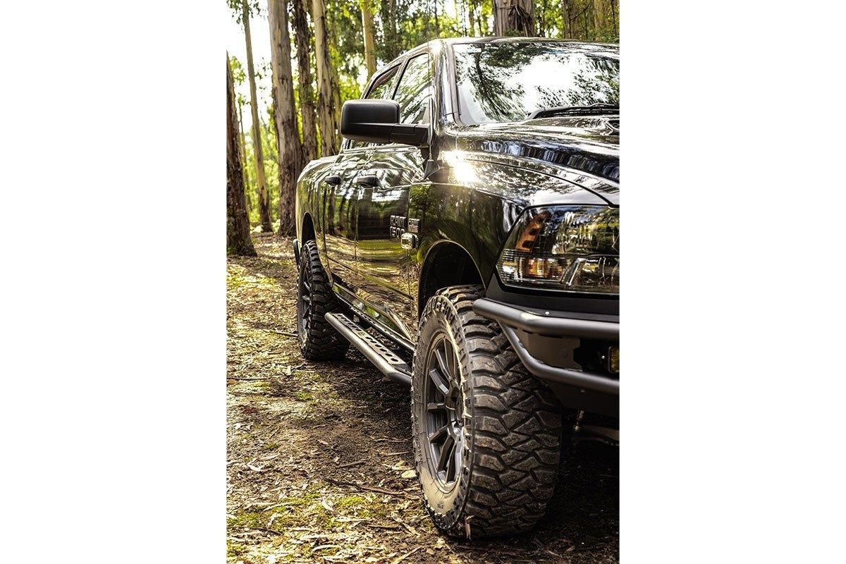 STEEL SIDE STEPS TO SUIT RAM 1500 DS 2014+ – Sydney4x4